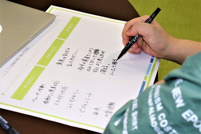 ＜開志のまなび＞富士通デザインセンター長来学。情報学部2年生「デザイン･シンキング実習Ⅰ」の講義をご紹介します。 【公式】開志専門職大学